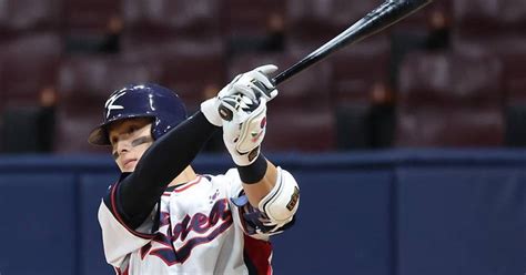 [포토]윤동희 8회 내야안타