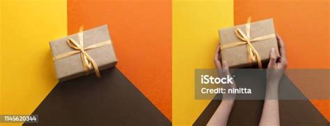 선물 상자와 손은 3 색 배경에 고립 된 상자를 들고 휴일 개념 0명에 대한 스톡 사진 및 기타 이미지 0명 개념 개념과 주제 Istock