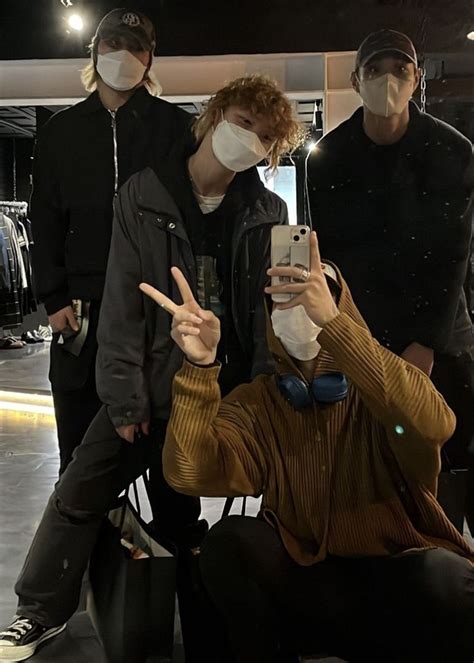 Pin De Lovelicky En Goopy Pensativo