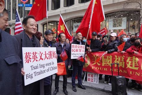 台媒平衡报道两派示威照片都有：蔡總統抵達紐約下榻飯店 僑胞熱情歡迎。