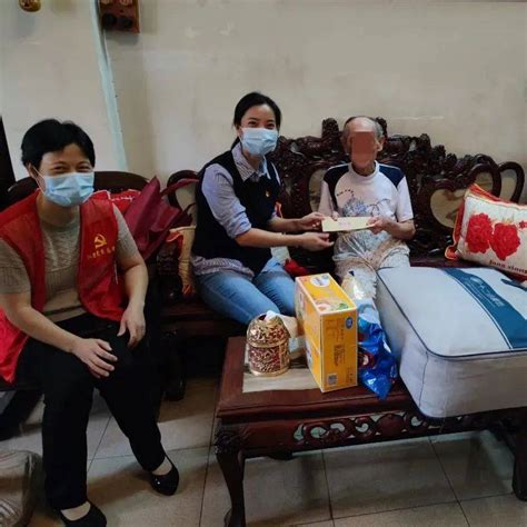 为群众办实事 重阳慰问送温暖，社区关爱暖人心长者