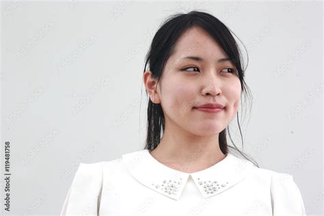 女性の表情日本人モデル顔のアップ Stock Photo Adobe Stock