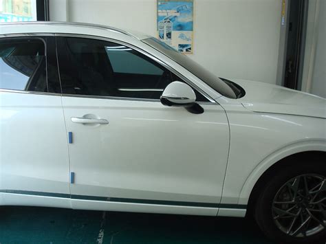 제네시스 옆유리창 돌빵 돌맞아 금 갔음 자동차유리복원