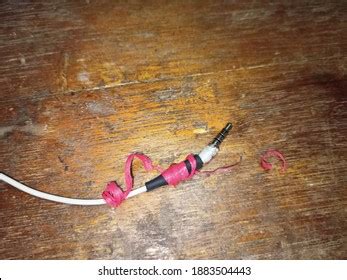 Broken Earphone Images Stock Photos Vectors Shutterstock