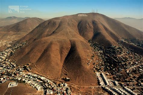 Fandb Cerro Colorado Dos Montañas Pequeñas En Una Sola Belleza