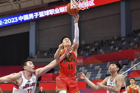 组图：吉林男篮险胜广州 崔永熙封盖琼斯 搜狐大视野 搜狐新闻