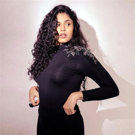 ఇక బంగార్రాజు సినిమాలో స్పెషల్ సాంగ్ చేసి మెప్పించింది ఆతర్వాత లైక్ షేర్ సబ్‌స్క్రైబ్ అనే