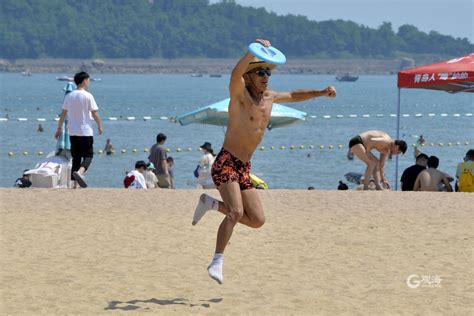 青岛海滨多图实拍：“巧克力大爷”是这样炼成的！ 青报网 青岛日报官网
