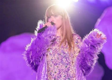 Taylor Swift 演唱会新加坡站，2200万人抢票。 因为 造型 身份