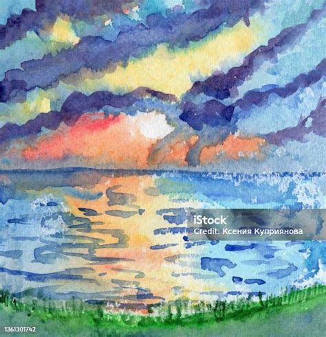 손으로 그린 바다 스케이프 수채화 스케치 녹색 유리와 풍경 바다 또는 바다 여름 파란색 빨간색 및 노란색 태양이 하늘을 설정합니다 자연과 생태학 엽서 포스터 인쇄물 및 소셜