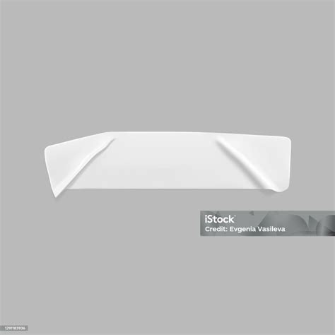 흰색 붙어 있는 직사각형 스티커모킹 구겨진 주름이 있는 주름이 있는 흰색 접착제 용지 또는 플라스틱 스티커 라벨을 비릅니다 템플릿 레이블 태그가 닫힙습니다 3d 사실적 벡터