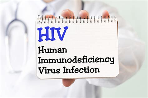 텍스트 Hiv 인간 면역 결핍 바이러스 감염 의료 개념과 카드를 들고 의사 개념에 대한 스톡 사진 및 기타 이미지 개념