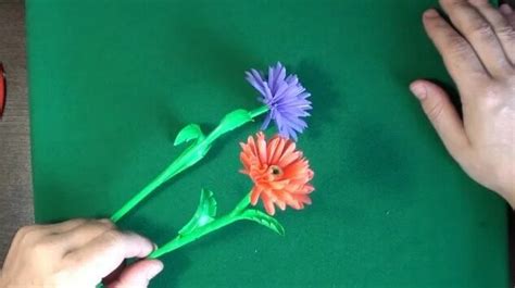 Как сделать цветок из коктейльных трубочек Смотреть онлайн в поиске Яндекса по Видео