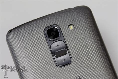 스마트폰 차별성 뒷면을 활용해라 뒷면이 특징인 스마트폰 컥군의 날로먹는 It 사용법