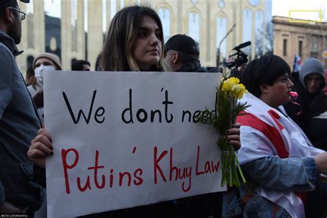 „არა ტოტალურ კონტროლს არა რუსულ კანონს ქალების მარში