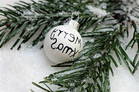 รูปภาพฟรี ตกแต่ง ต้นสน หิมะ ฤดูหนาว วันหยุด ต้นไม้