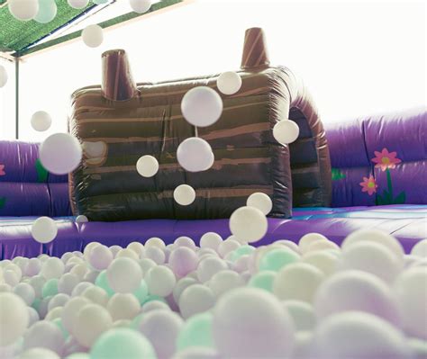 군산시 군산 야외수영장 어린이 놀이시설 운영 어린이축구장 농구장 트램펄린 볼풀장 에어바운스