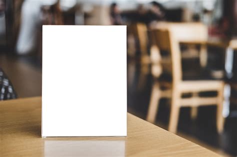 모의 아크릴 프레임 포스터 패턴 템플릿 양식 배경 커피 숍에서 테이블에 빈 메뉴 프레임 디스플레이 제품의 텍스트스탠드 0명에 대한 스톡 사진 및 기타 이미지 Istock
