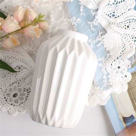 라인 화이트 도자기 화병볼록형 감도 깊은 취향 셀렉트샵 29cm