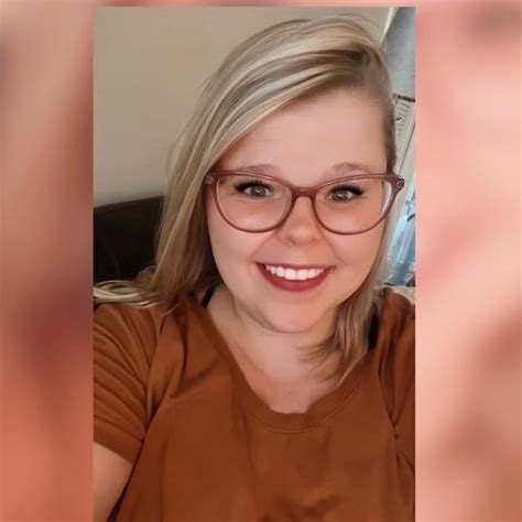 Lindsey Wolf Lifestyle And Local Spots Lifestyle Lindsey • Threads Say More