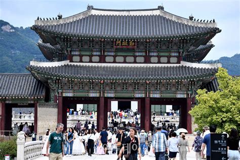 [포토] 추석 연휴 마지막날 붐비는 경복궁 이투데이