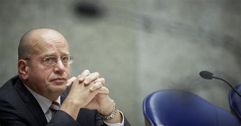 Fred Teeven Zat In 2005 Met Holleeder En Dick V In Café De Volkskrant