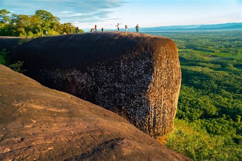 จุดชมวิวหินสามวาฬ จังหวัดบึงกาฬ สถานที่ท่องเทียว