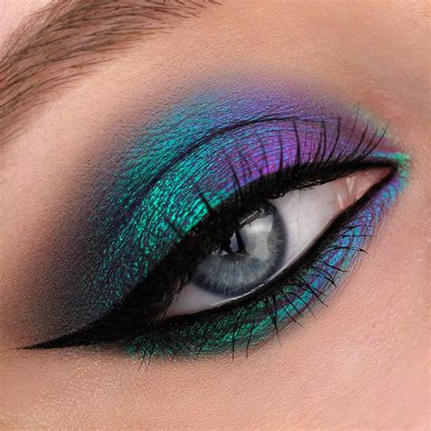 Сенки за очи пресован пигмент Galaxy Bernovich е Магазин и школа за грим Ikonika