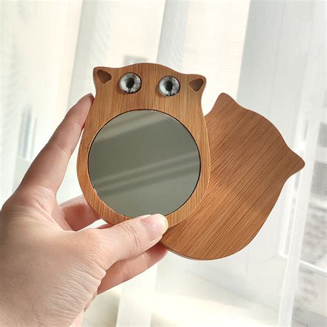 귀여운 올빼미 모양 나무 메이크업 거울 포켓 사이즈 화장품 거울 학생 휴대용 단면 손 화장대 거울 메이크업 도구 스킨 케어 도구