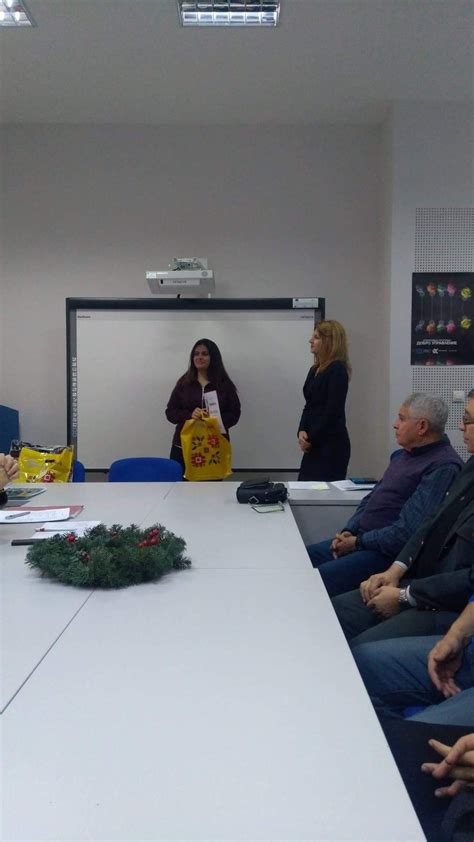 Участниците от младежки лагер СУ Пейо Яворов Сливен