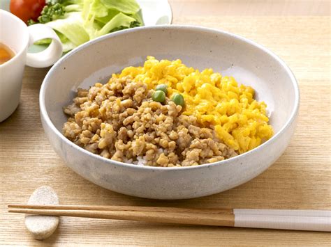 簡単鶏と卵のそぼろ丼｜カマダレシピ｜鎌田醤油（かまだしょうゆ）公式通販サイト