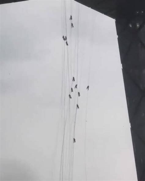 狂風襲北京！中國央視大樓洗窗工「半空狂盪」 驚險畫面曝光 國際 自由時報電子報