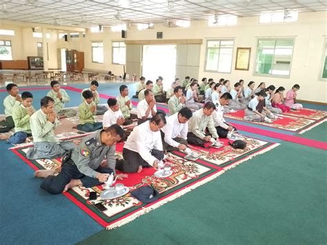 ကျောက်တန်းမြို့နယ် အထွေထွေအုပ်ချုပ်ရေးဦးစီးဌာန မိသားစုမှ ဝါဆိုသင်္ကန်း ဆက်ကပ်လှူဒါန်း