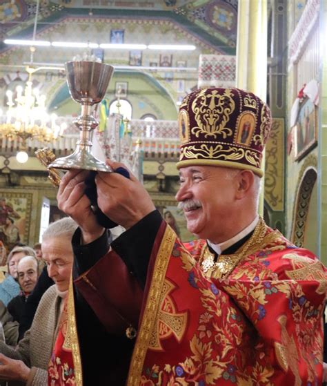 Онука священника привезла із США у храм на Прикарпатті євхаристійну чашу Читайте на Ukr Net