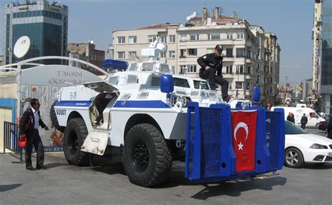 Полиция Стамбула провела большой рейд на форекс мошенников