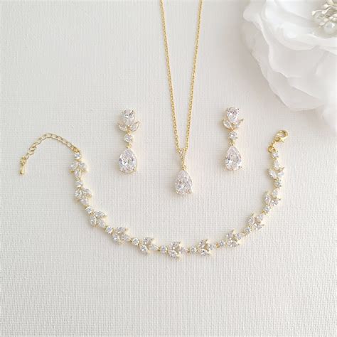 Beautiful Yellow Gold Earrings Necklace And Bracelet Set For Weddings