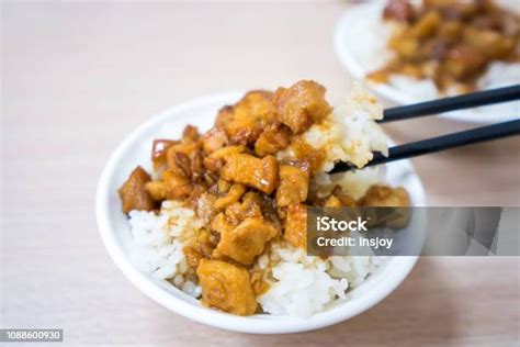 대만 유명 음식돼지고기 밥 위에 찐 간장 조 림 돼지고기 쌀 대만 음식 대만 길거리 음식 갈색에 대한 스톡 사진 및 기타 이미지 Istock