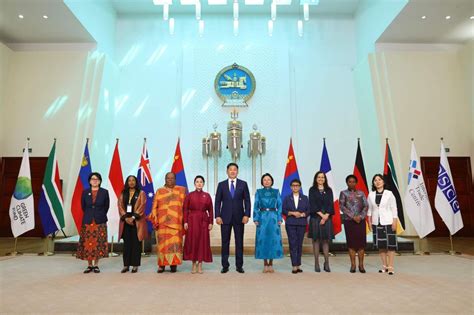 Гадаад хэргийн эмэгтэй сайд нарын уулзалт эхэллээ