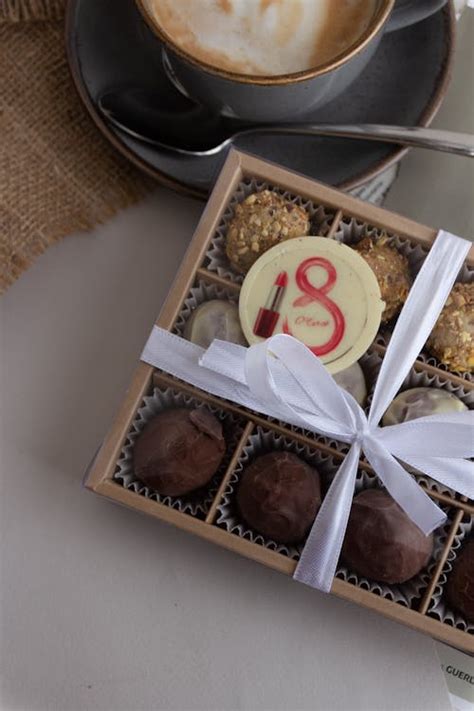 수직 쐈어 위에서 내려다 본 카페 라떼 커피 커피 컵 패턴 평평하다 후자의 예술에 관한 무료 스톡 사진