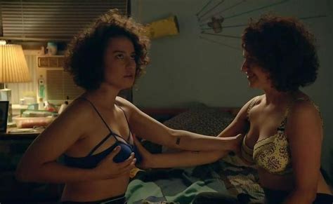 Battle Of The Babes Alia Shawkat Vs Ilana Glazer