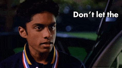 5 Ways You Hold Yourself Back From Following Your Dreams Yourtango