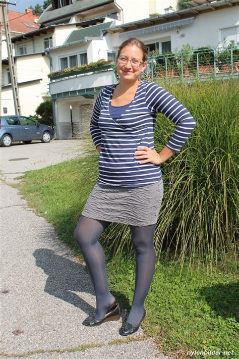 Bettina In Blauen Strumpfhosen Deine Nylon Bilder Galerie