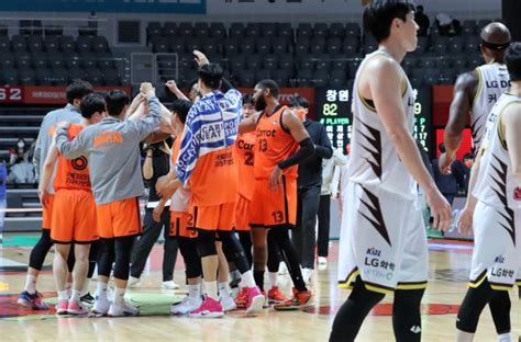 김승기 효과 신생팀 캐롯의 대반전…역동적 뺏는 농구로 벌써 6승 파이낸셜뉴스