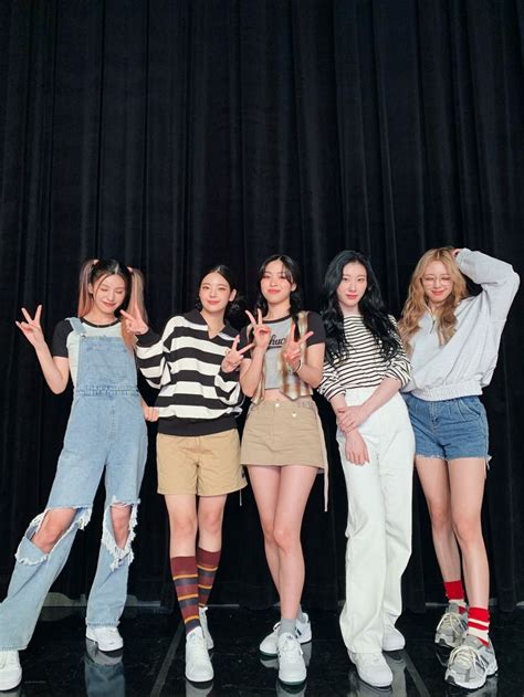 Itzy On Twitter Itzy Kpop Girls Kpop Outfits