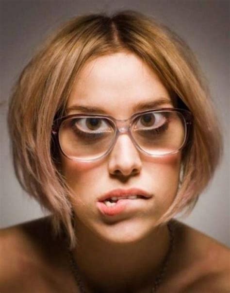 Создать мем женщина в очках девушка в очках удивляется девушки в