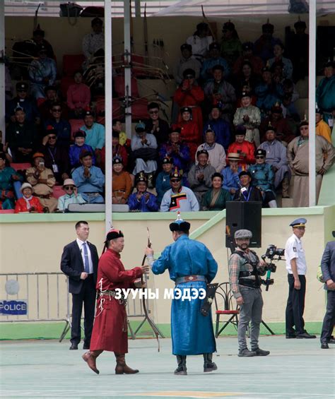 Фото Төрийн гурван өндөрлөг сурын талбайгаар зочиллоо