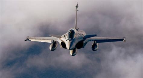 Во Франции разбились два истребителя Rafale Макрон сообщил трагические новости — УНИАН