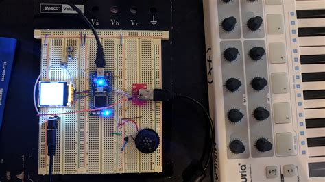 Synthesizer Controlled By USB MIDI Keyboard With Spectrum Analyzer Mbed