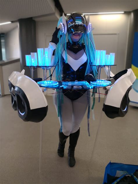 Sona Cosplay