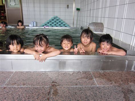 風呂幼稚園幼稚園児裸プール投稿画像